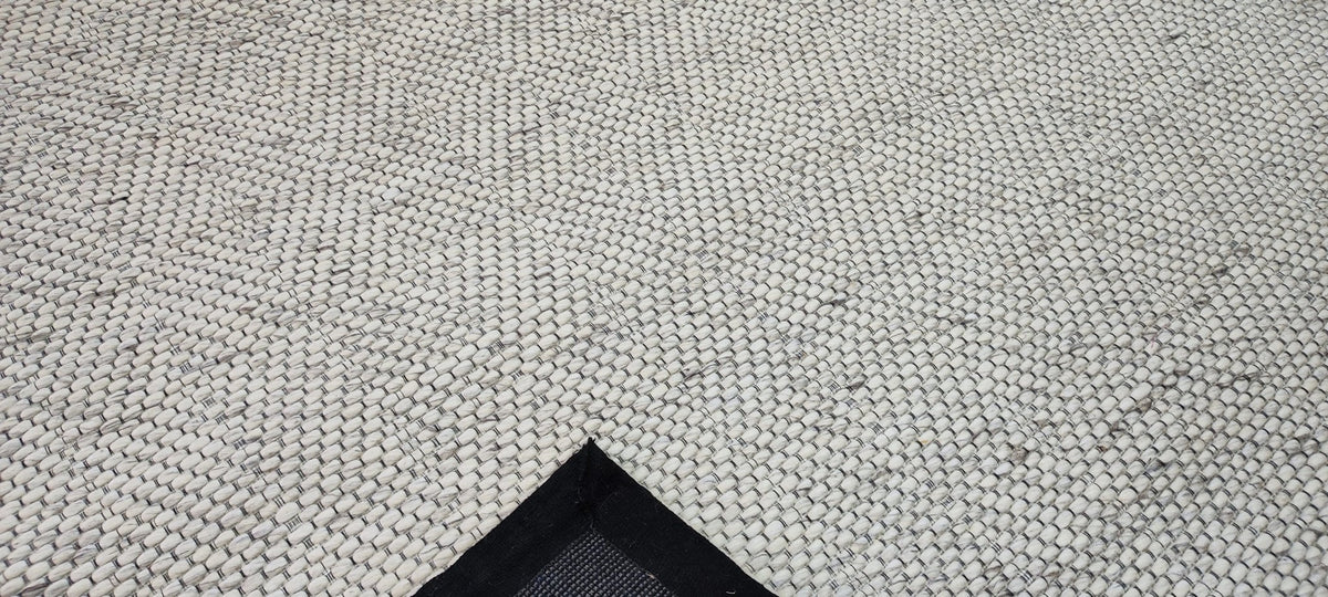 Shiv Handwoven Wool Durrie Ivory Jacquard (Multiple Sizes) – Banana ...